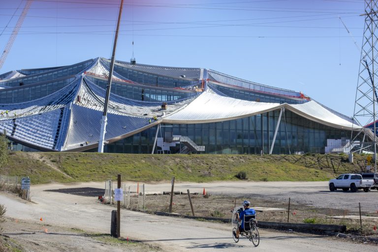 Google’s Futuristic Charleston East Building at 2000 North Shoreline ...